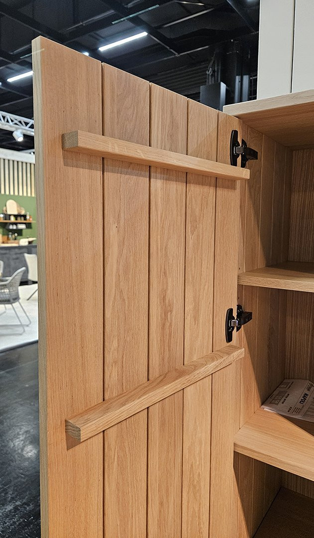 Vitrina bar fabricada en madera maciza de roble | Tudecora